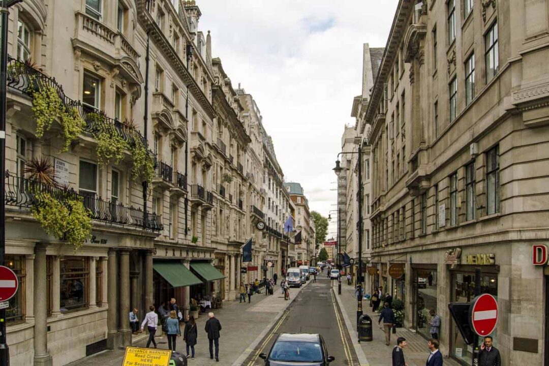 The 22 Most Famous Streets in London to Visit - Gringa Journeys