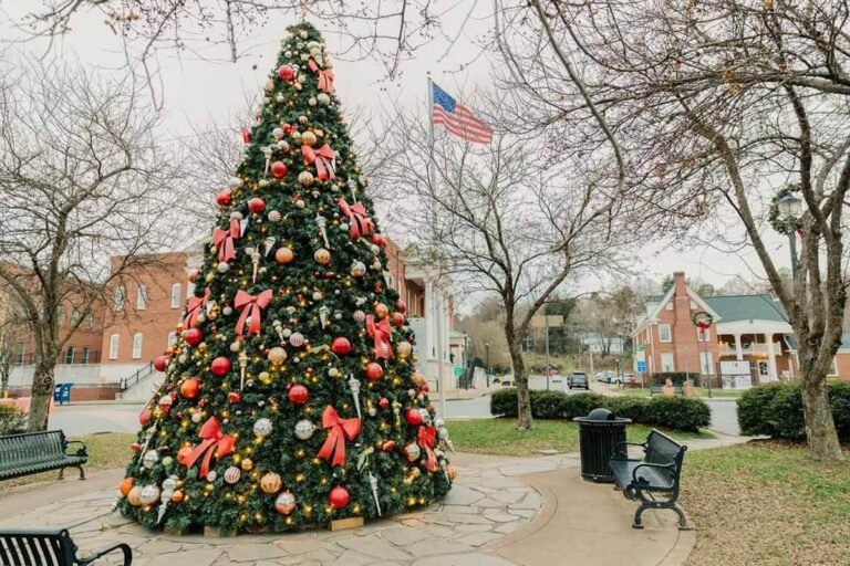 The 10 Best Georgia Christmas Towns to Visit This Holiday Season